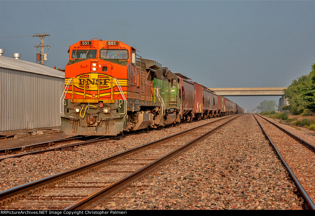 BNSF 551 Leads L-NEB6141-30